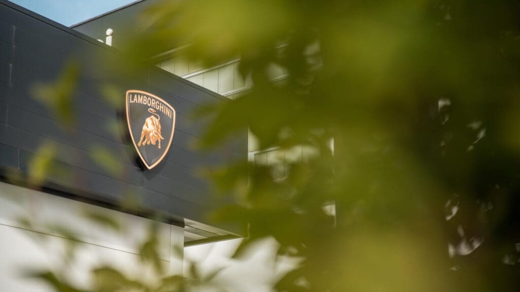 Automobili Lamborghini firma oficialmente el acuerdo para la renovación ...