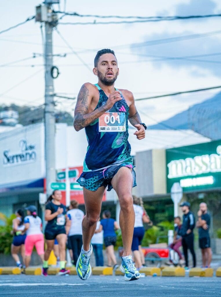 Gerard Giraldo y Adrián Flórez este domingo en la Media Maratón del Mar ...