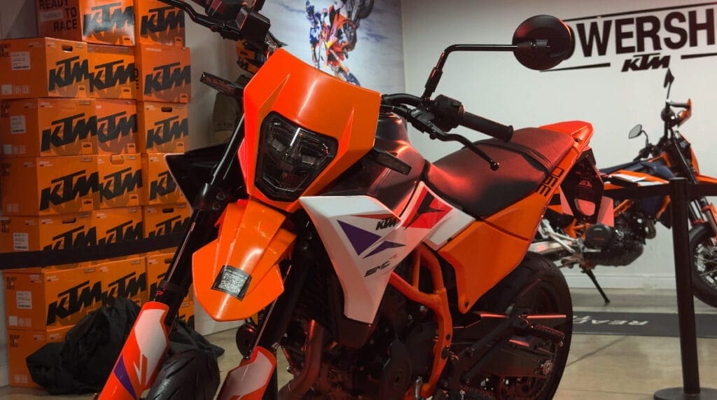 KTM lanza su poderosa familia 390 con el espíritu READY TO RACE ...