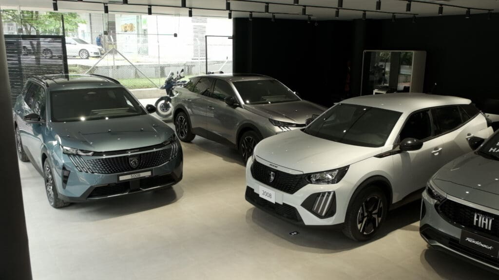 automotor.co inaugura su nueva vitrina 3S en la Avenida El Poblado ...
